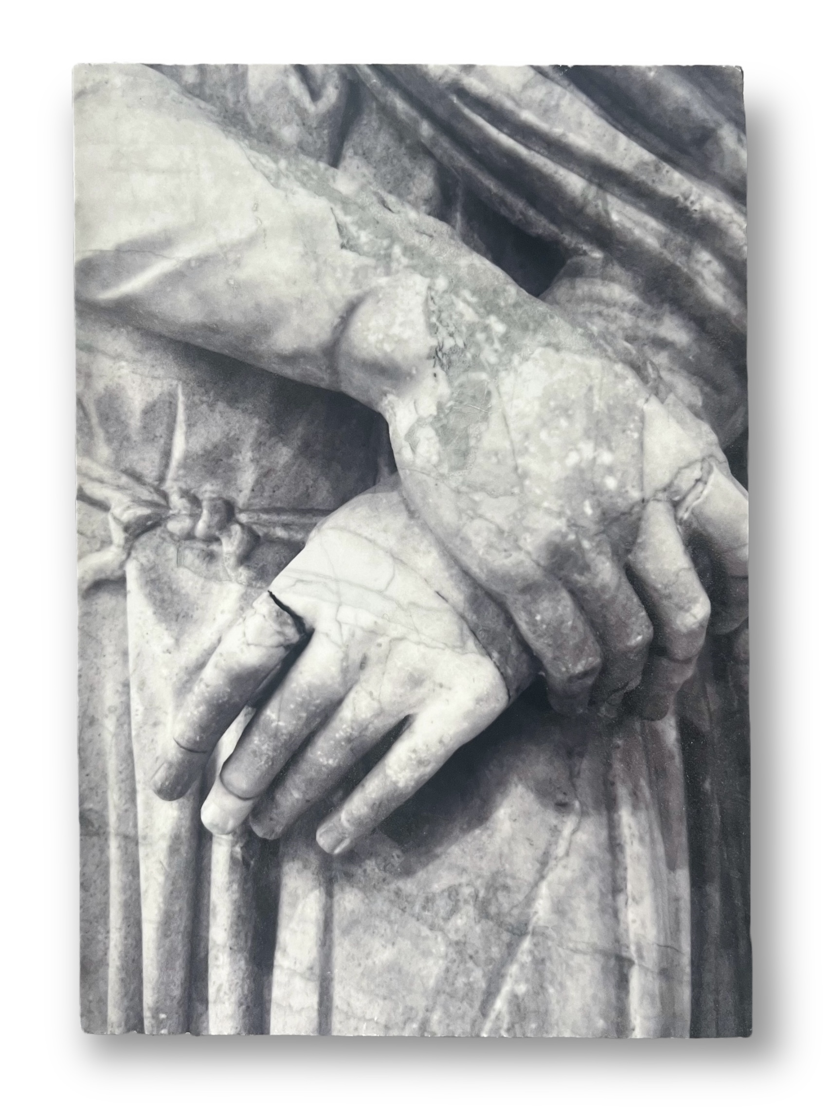 Les-mains-croisees - Galerie John Ferrère